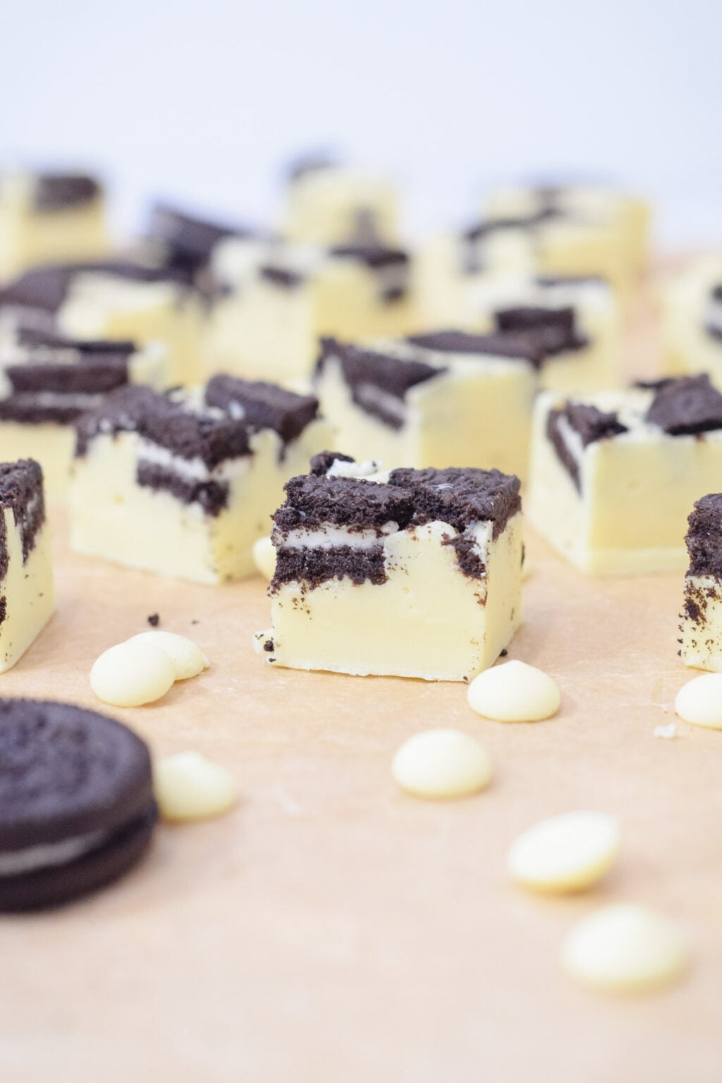 3-Ingredient Cookies and Cream Oreo Fudge - Sweet Mouth Joy